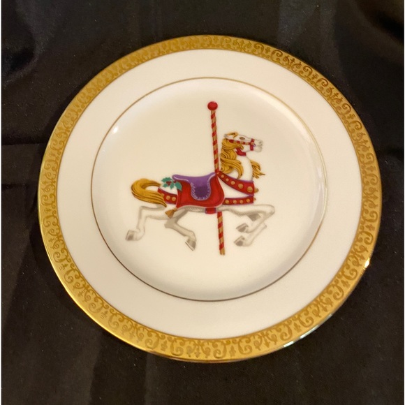 Royal Buffet | Dining | Gold Buffet Royal Gallery 85 Plate Carousel ...
